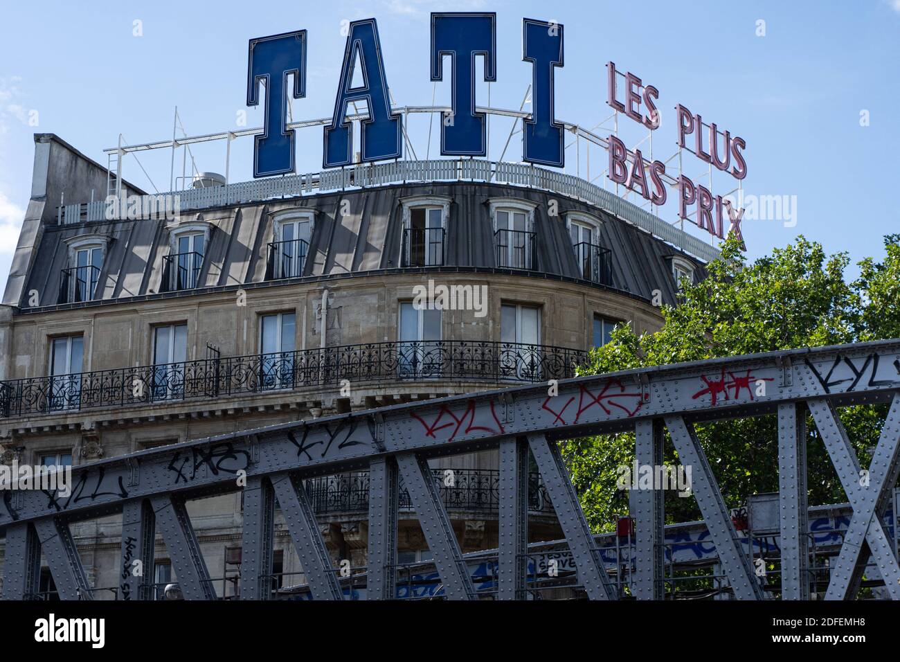 Illustrations of the Tati store on boulevard Rochechouart, the last one ...