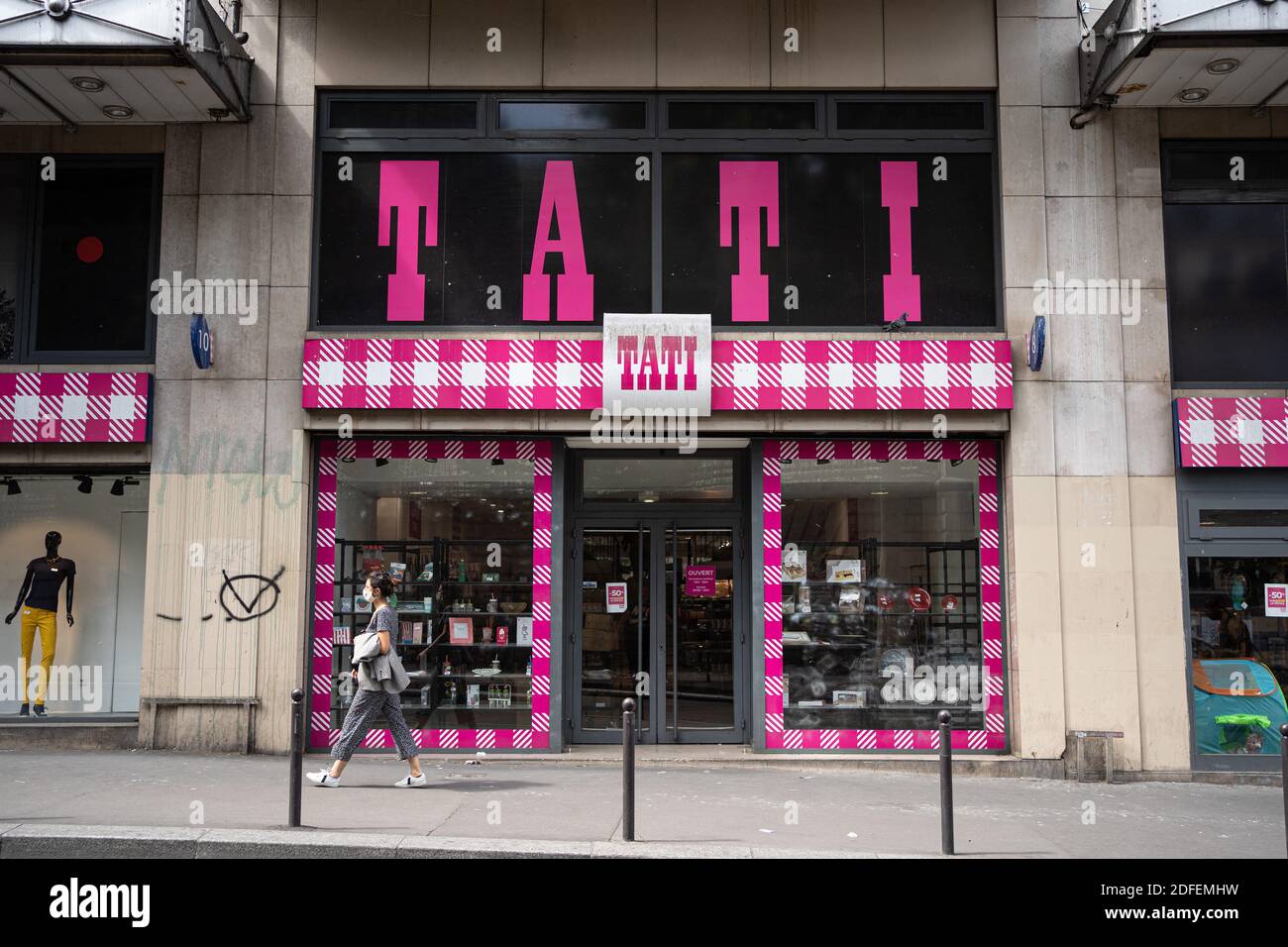 Illustrations of the Tati store on boulevard Rochechouart, the last one ...
