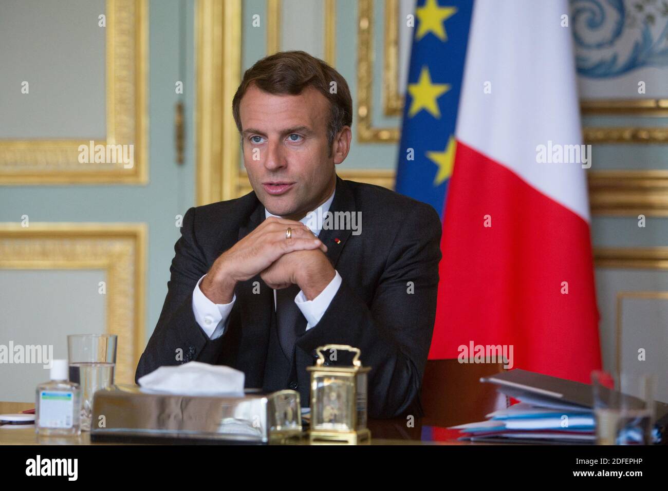 Pool French president Emmanuel Macron speaks with german chancellor ...