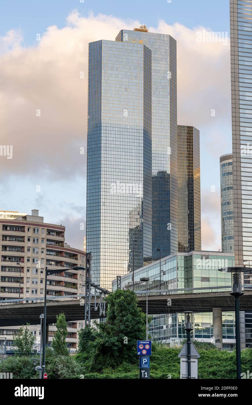 Paris, France - Jun 21, 2020: Modern skyscraper in la defense Stock ...
