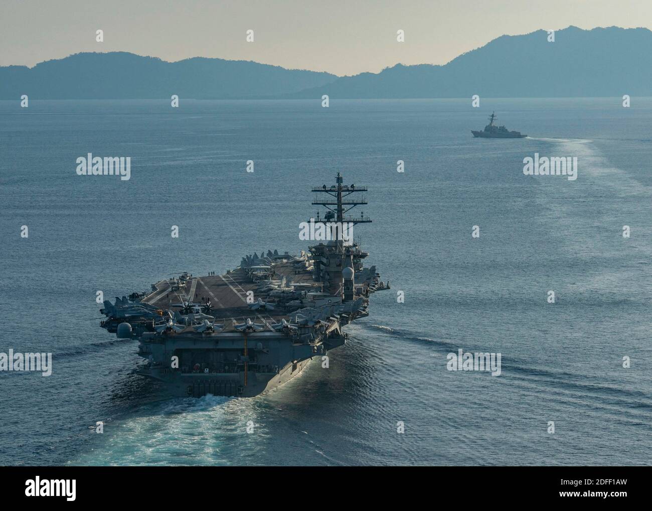 Nimitz class aircraft carriers hi-res stock photography and images - Alamy