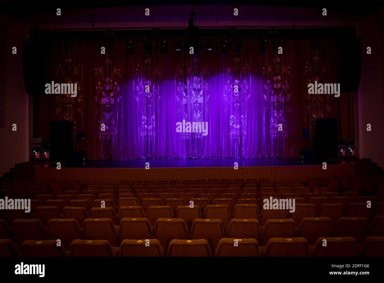 Empty stage before classical hi-res stock photography and images - Alamy