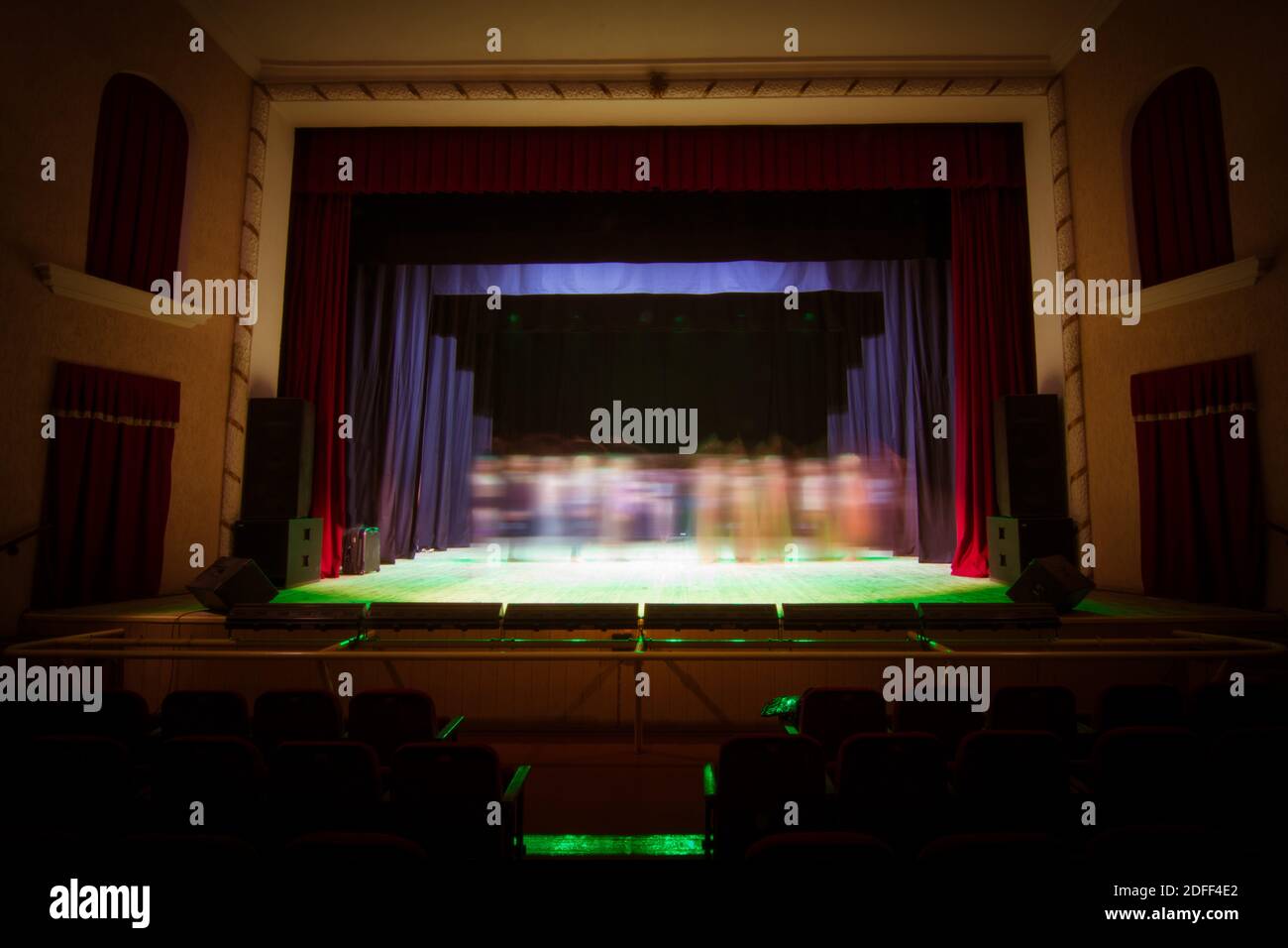 Blur dancer orchestra on stage hi-res stock photography and images - Alamy