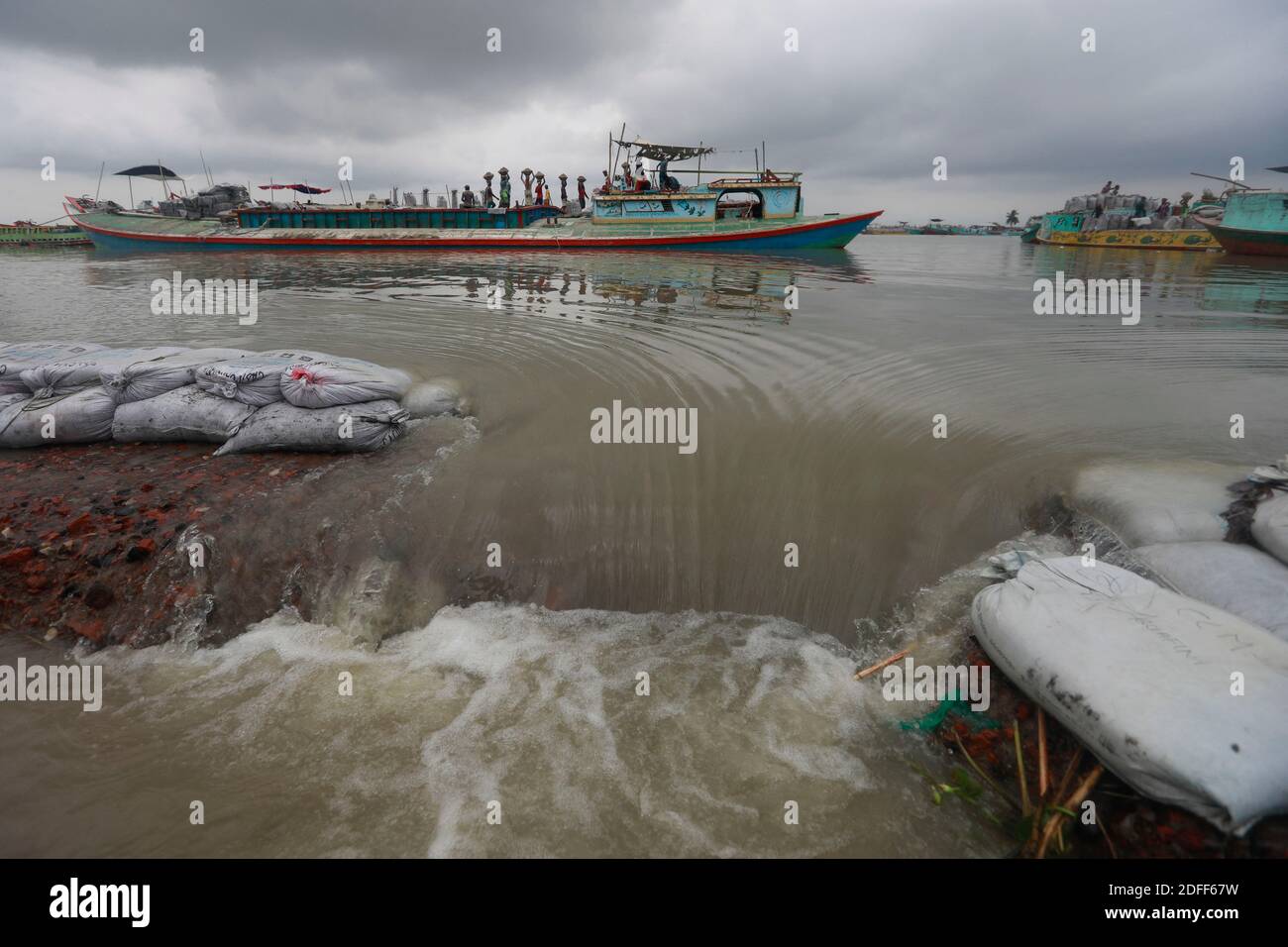 The flood situation has worsened with the rise of water in Padma River ...