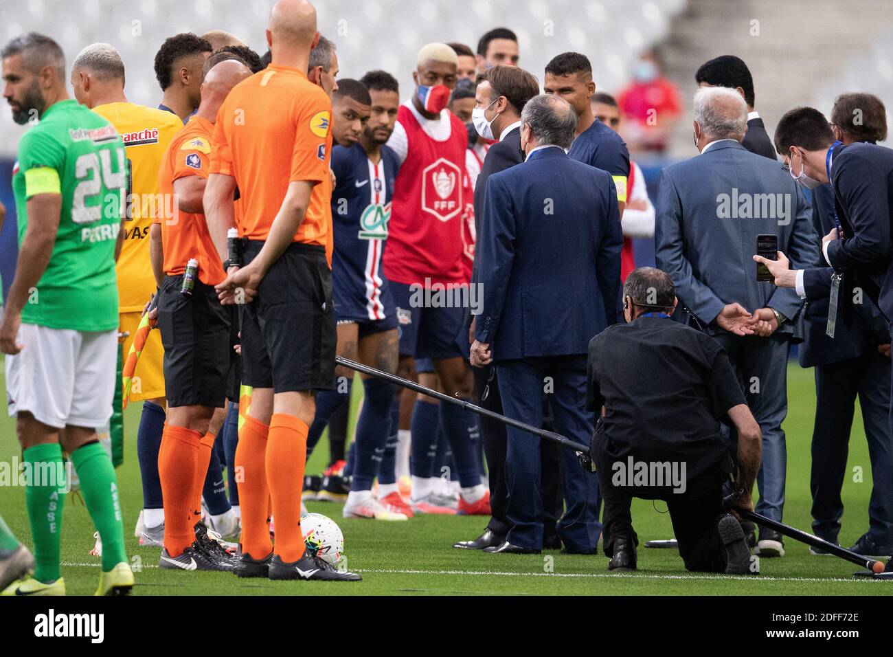French President Emmanuel Macron with Paris St Germain players before ...