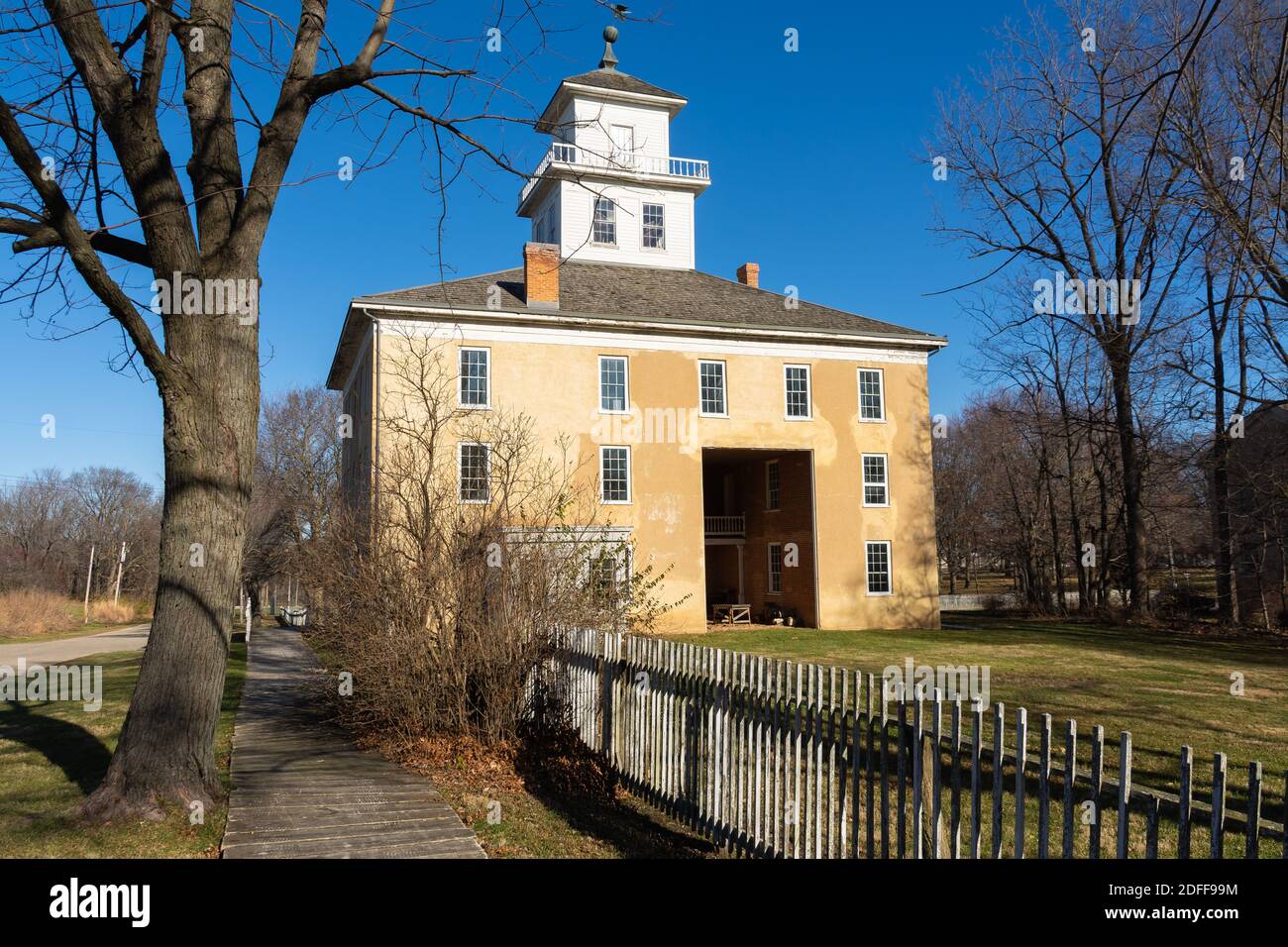 Exterior of old building in small Midwest town Stock Photo - Alamy