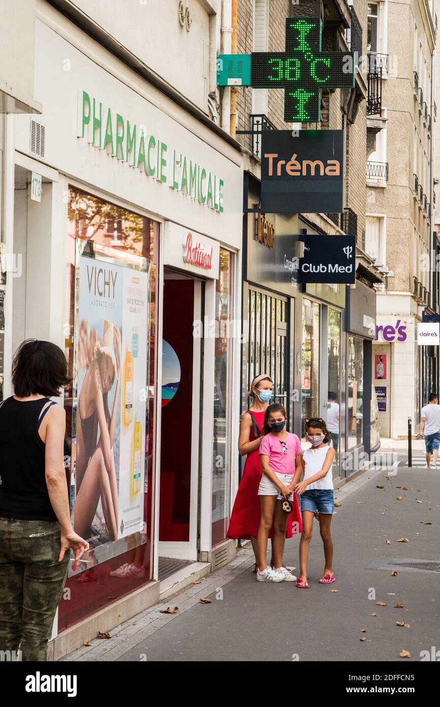 heat wave alert, high heat in the streets of Paris on July 31, 2020 in ...