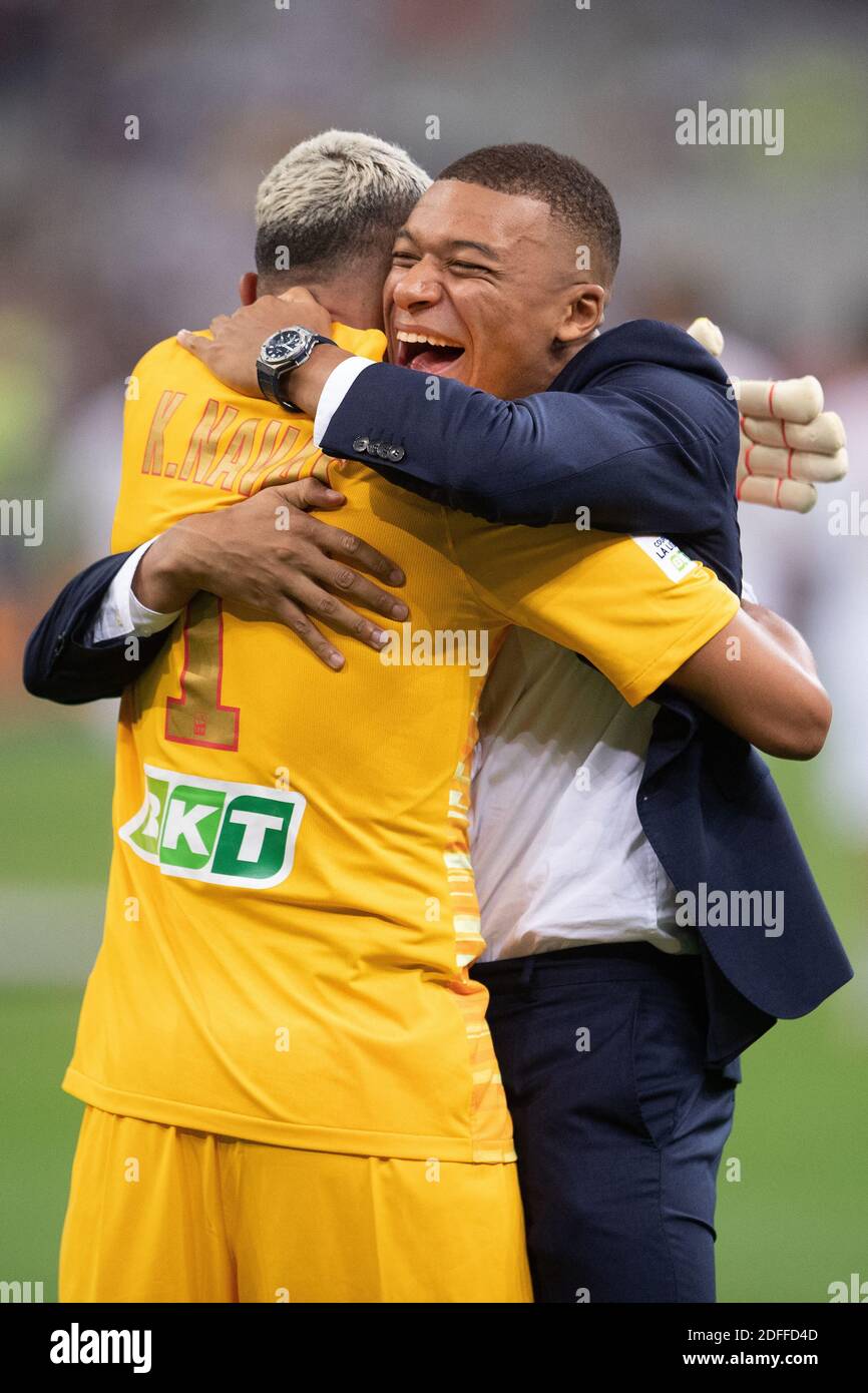 Paris St Germain's Kylian Mbappe and Keylor Navas celebrate their ...