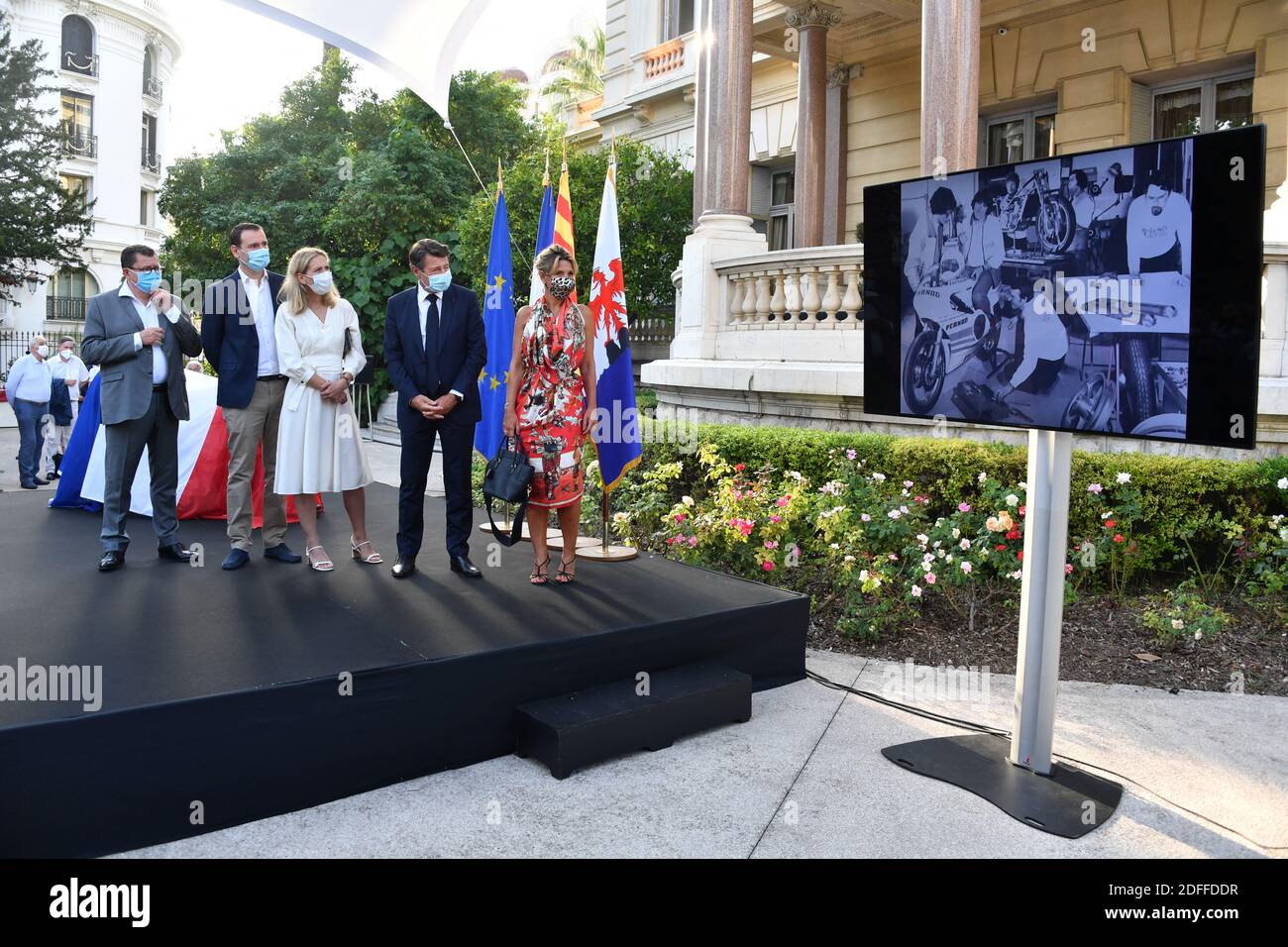 Remise de la moto Pernod 250 GP competitions 1981-1984 a Christian ...