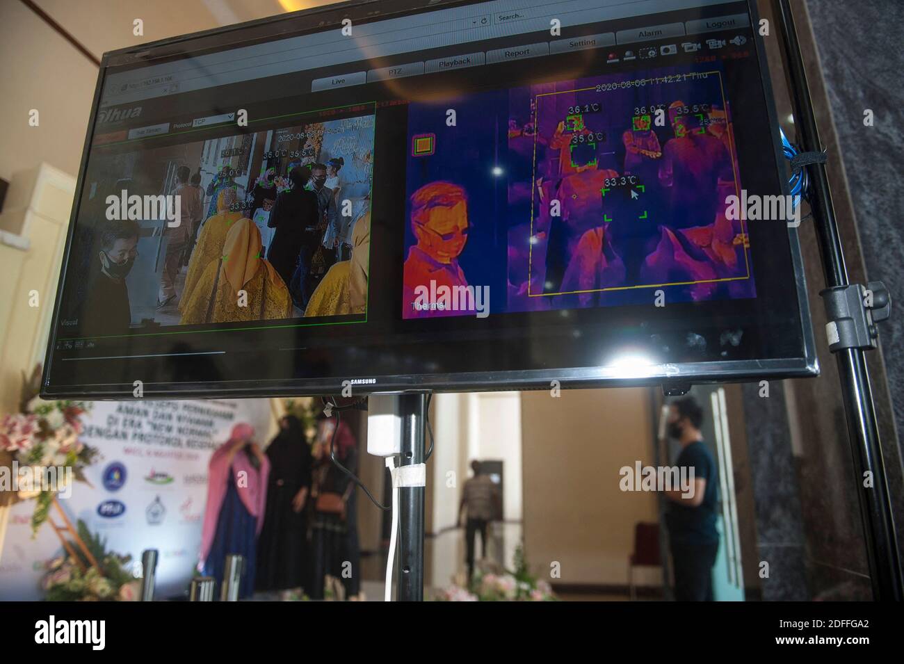 Rmonitor hi-res stock photography and images - Alamy