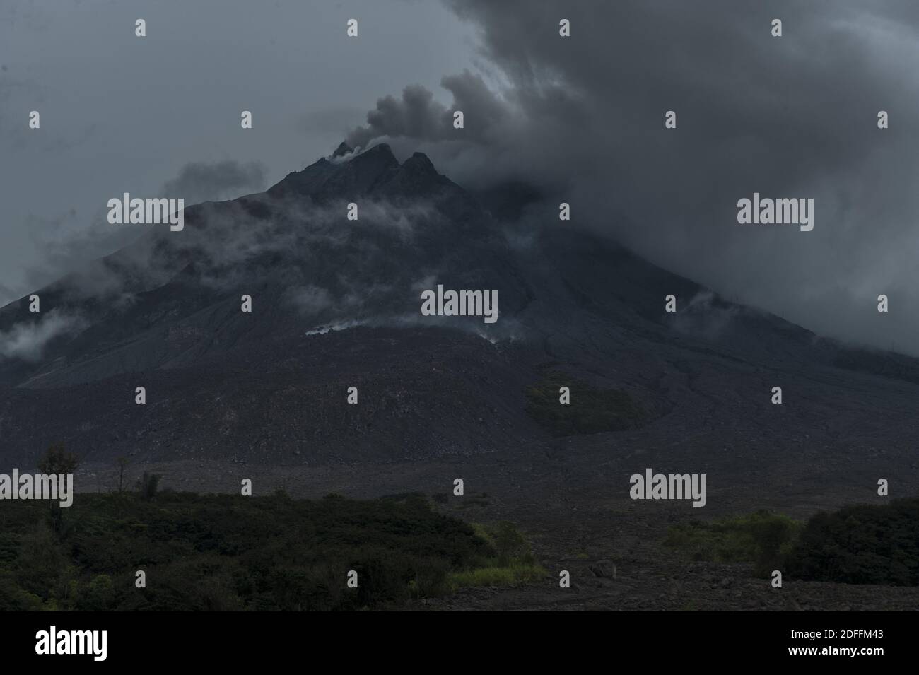 Sinabung volcano activity seen in Karo, North Sumatra province ...