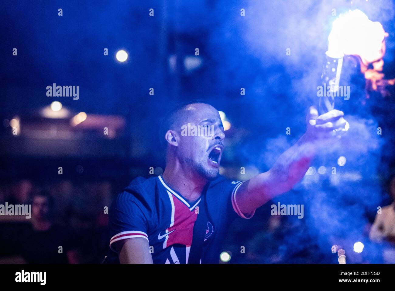 Paris saint germain fan in the the uefa champions league hi-res stock ...