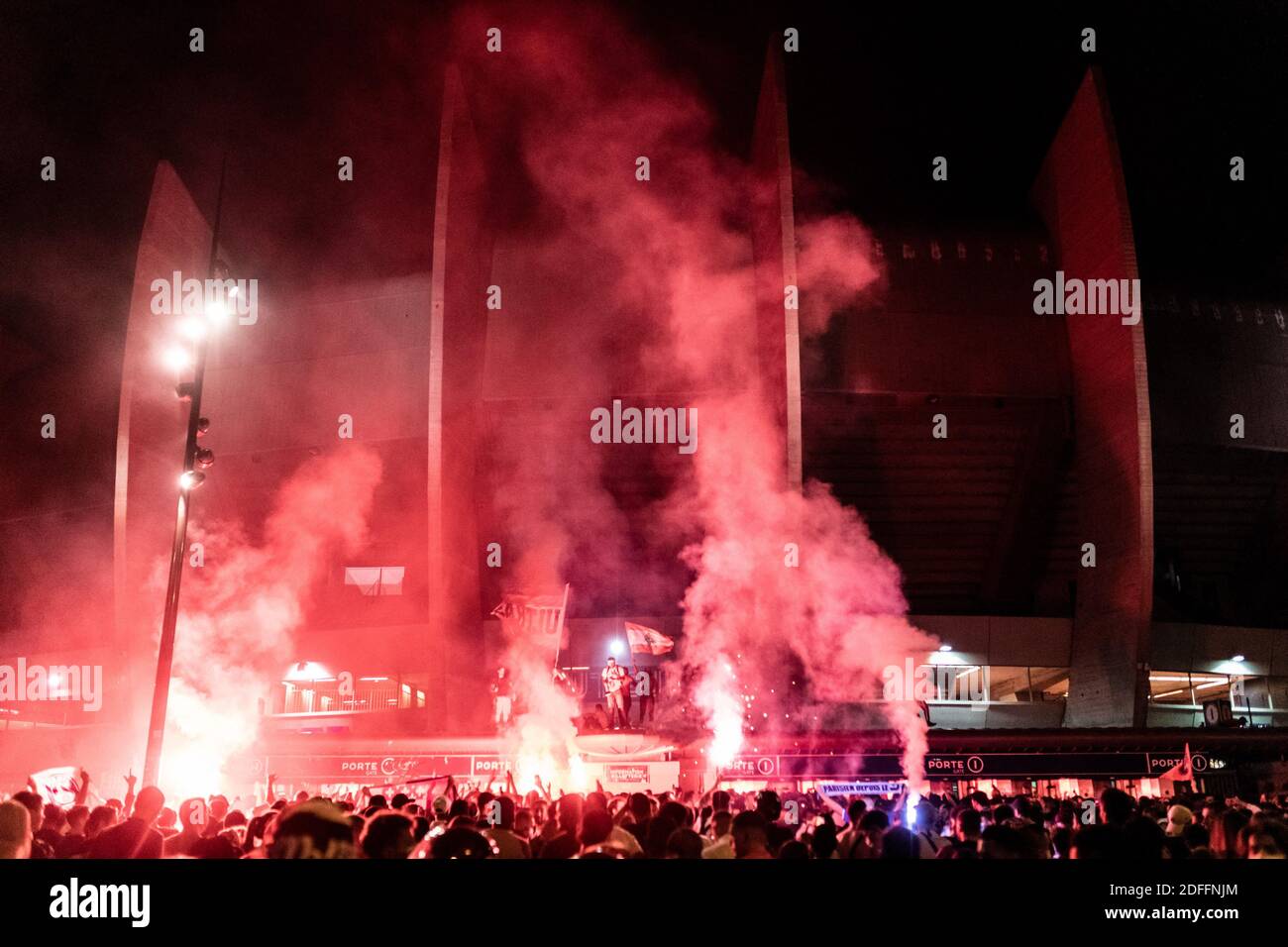 Parc des princes stadium outside hi-res stock photography and images ...