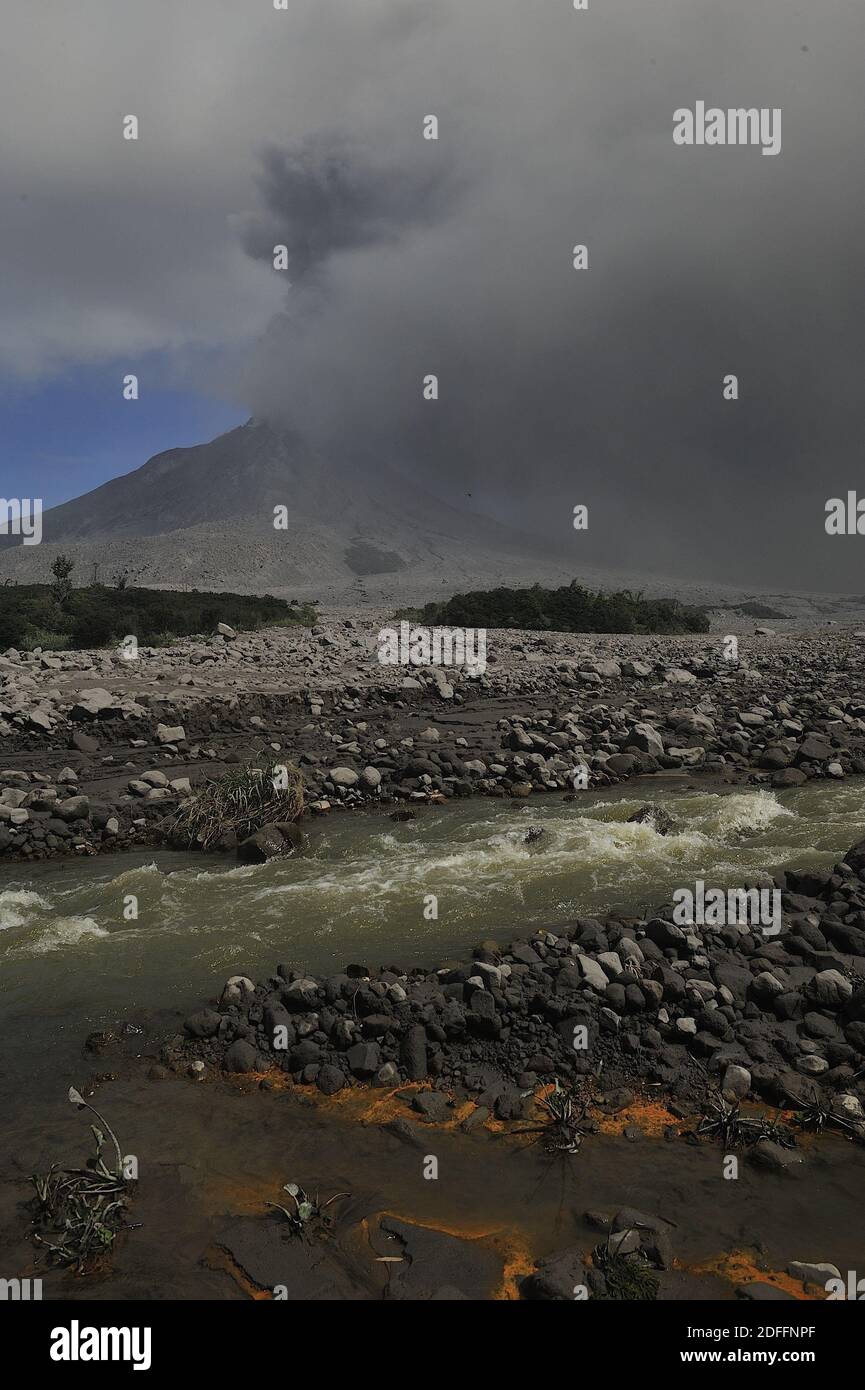 Sinabung volcano seen spews volcanic ash during eruption on August 18 ...