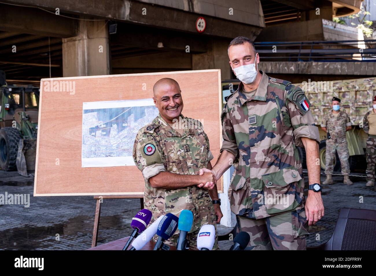 L-R : Lebanese colonel Youssef Haïdar, and French colonel Colonel ...