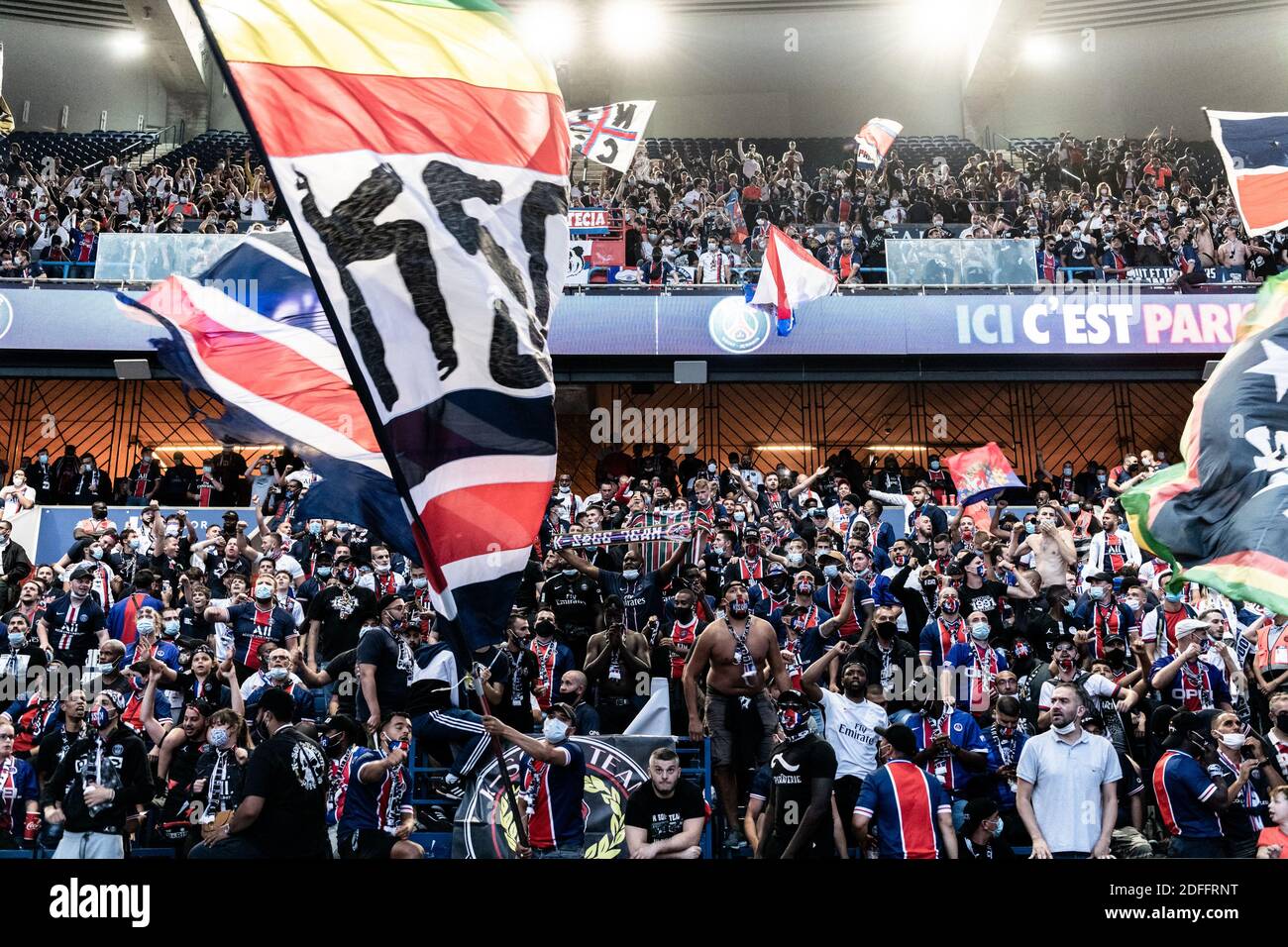 Drapeaux supporters football hi-res stock photography and images - Alamy