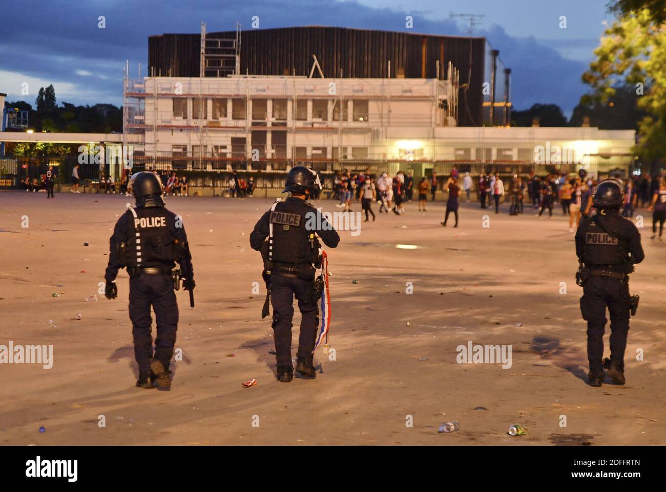 Paris Saint Germain fans taunt French Riot Police outside PSG's Parc de ...