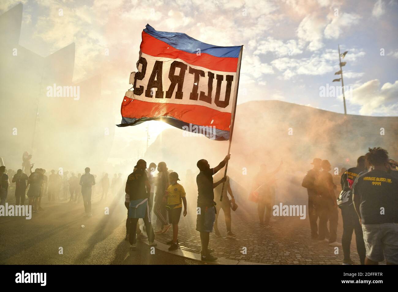 Paris Saint Germain fans taunt French Riot Police outside PSG's Parc de ...