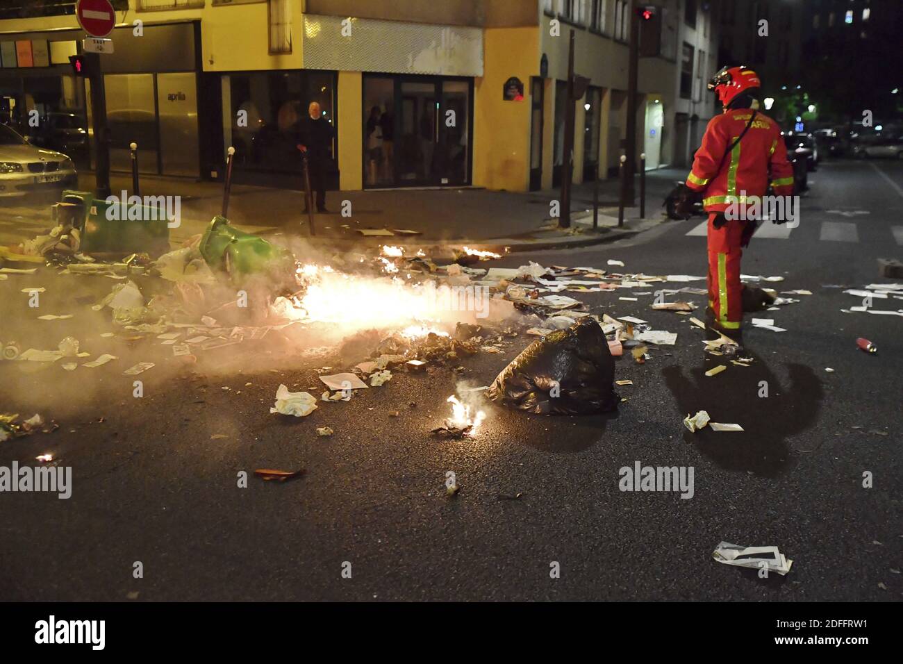 Paris Saint Germain fans taunt French Riot Police outside PSG's Parc de ...