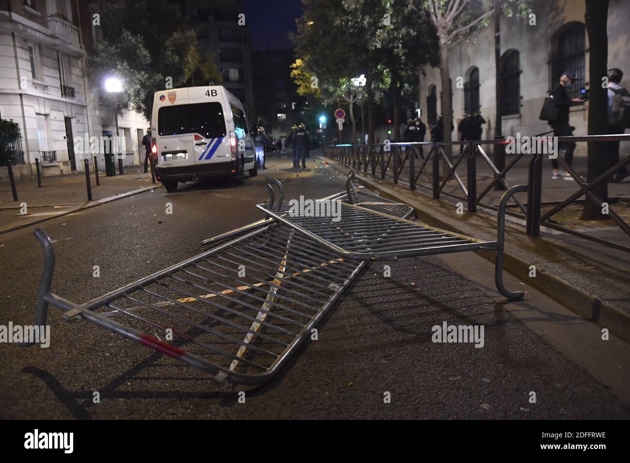 Paris Saint Germain fans taunt French Riot Police outside PSG's Parc de ...