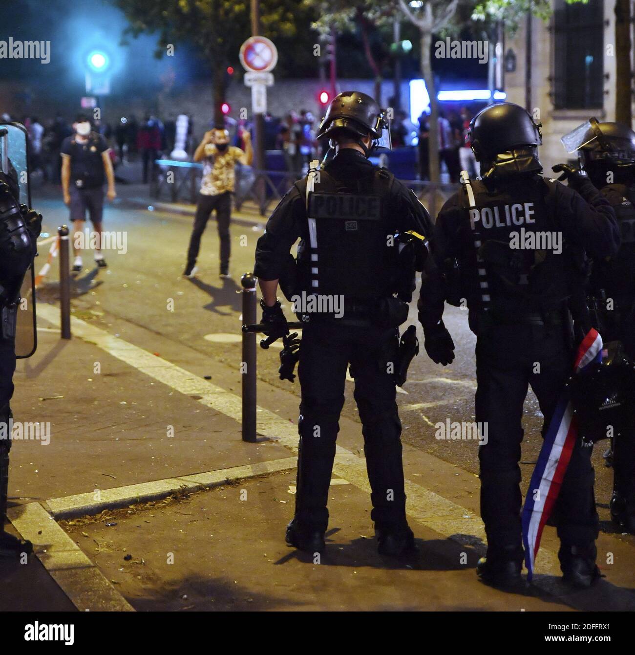 Paris Saint Germain fans taunt French Riot Police outside PSG's Parc de ...