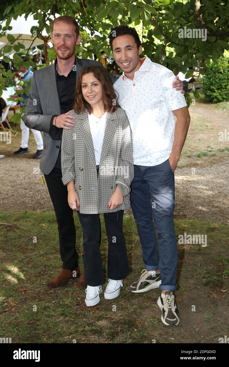 Just Phillipot, Marie Narbonne and Sofian Khammes seen at the La Nuee photocall as part of the ...