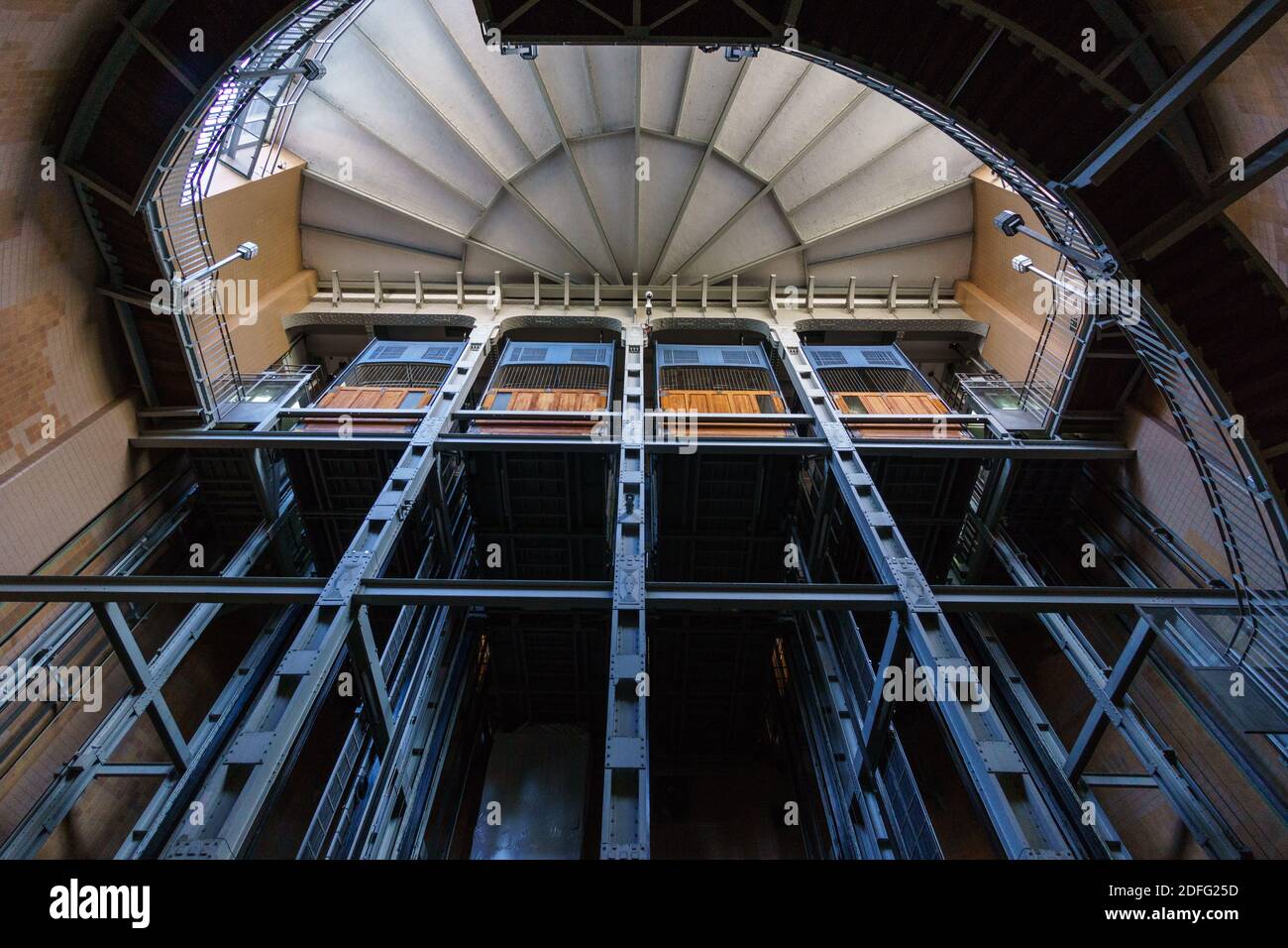 old car elevator in the old Ebtunnel, Hamburg, Germany Stock Photo - Alamy