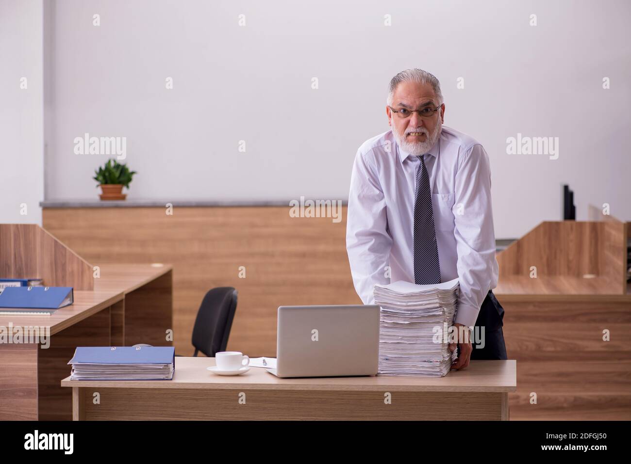 Old employee working in the office Stock Photo - Alamy