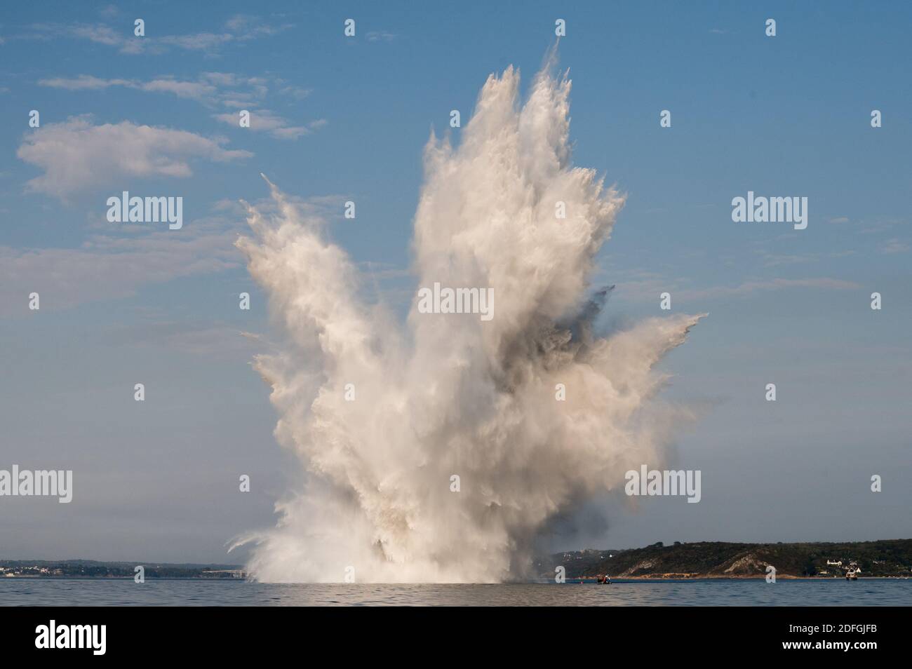 Tnt explosion water hi-res stock photography and images - Alamy