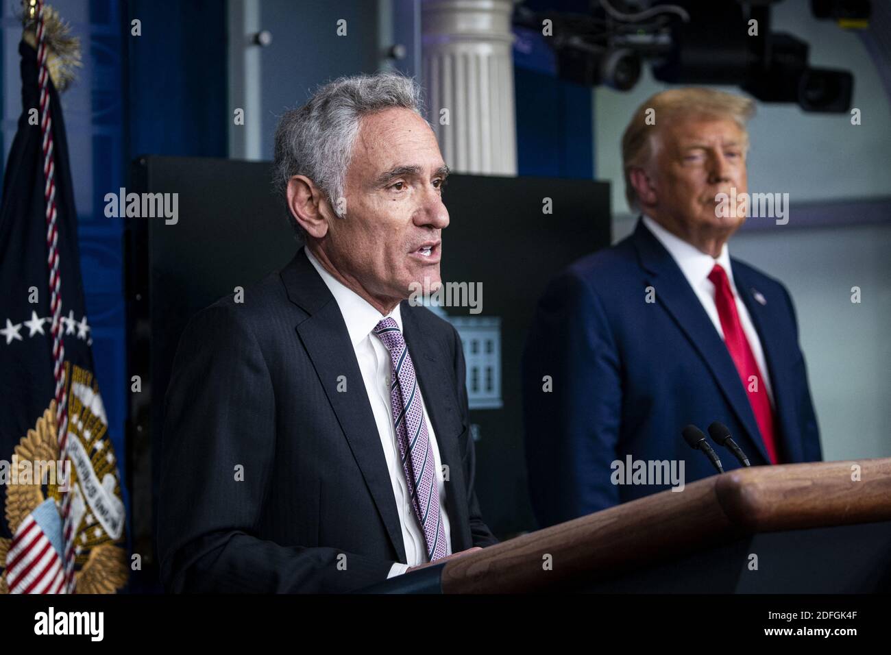 Dr scott atlas hi-res stock photography and images - Alamy