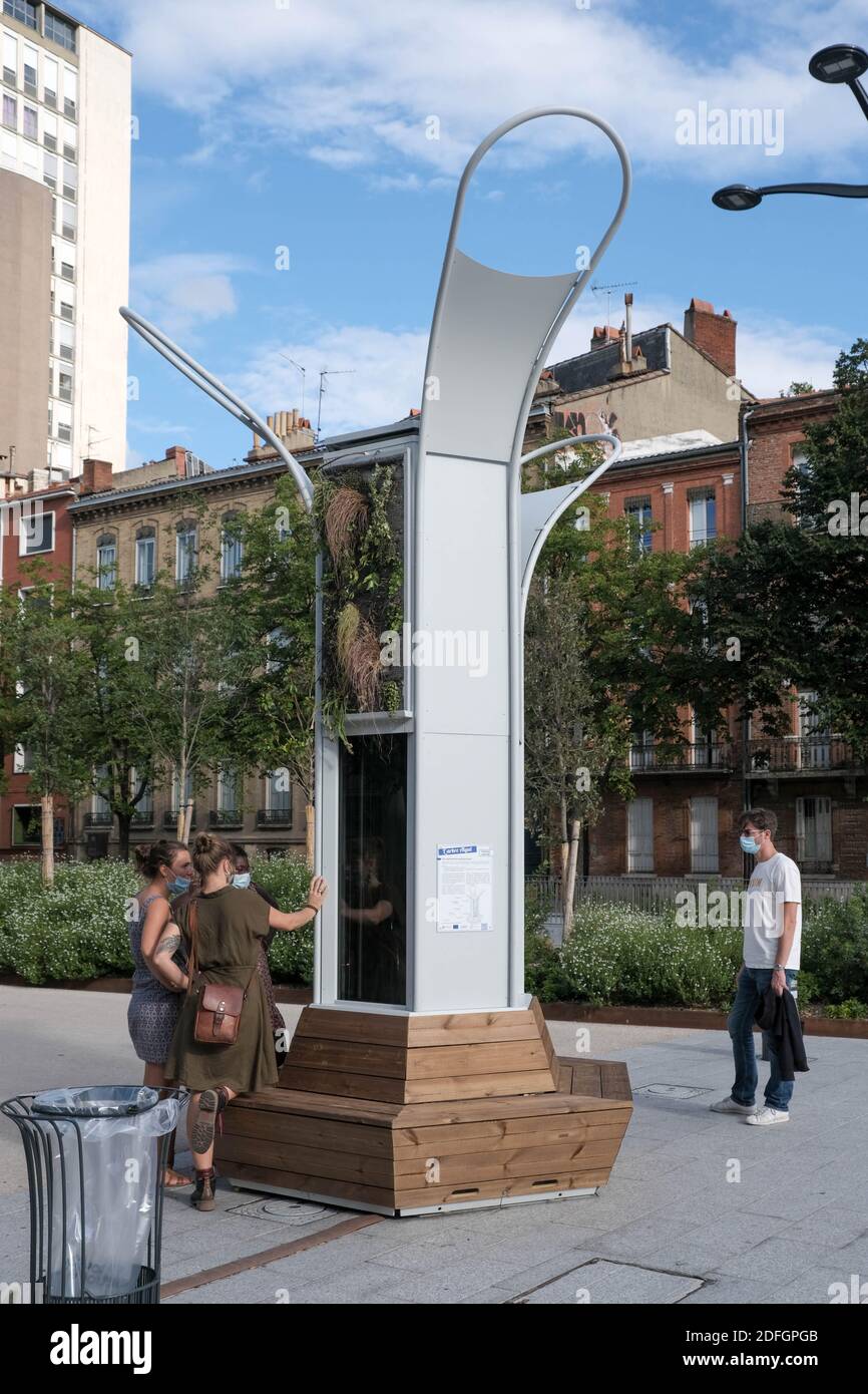 Algal, an Algae Tree device from the Kyanos company, has been installed ...