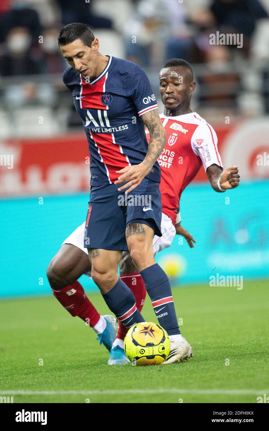 Angel Di Maria of PSG in action during the Ligue 1 match between Paris ...