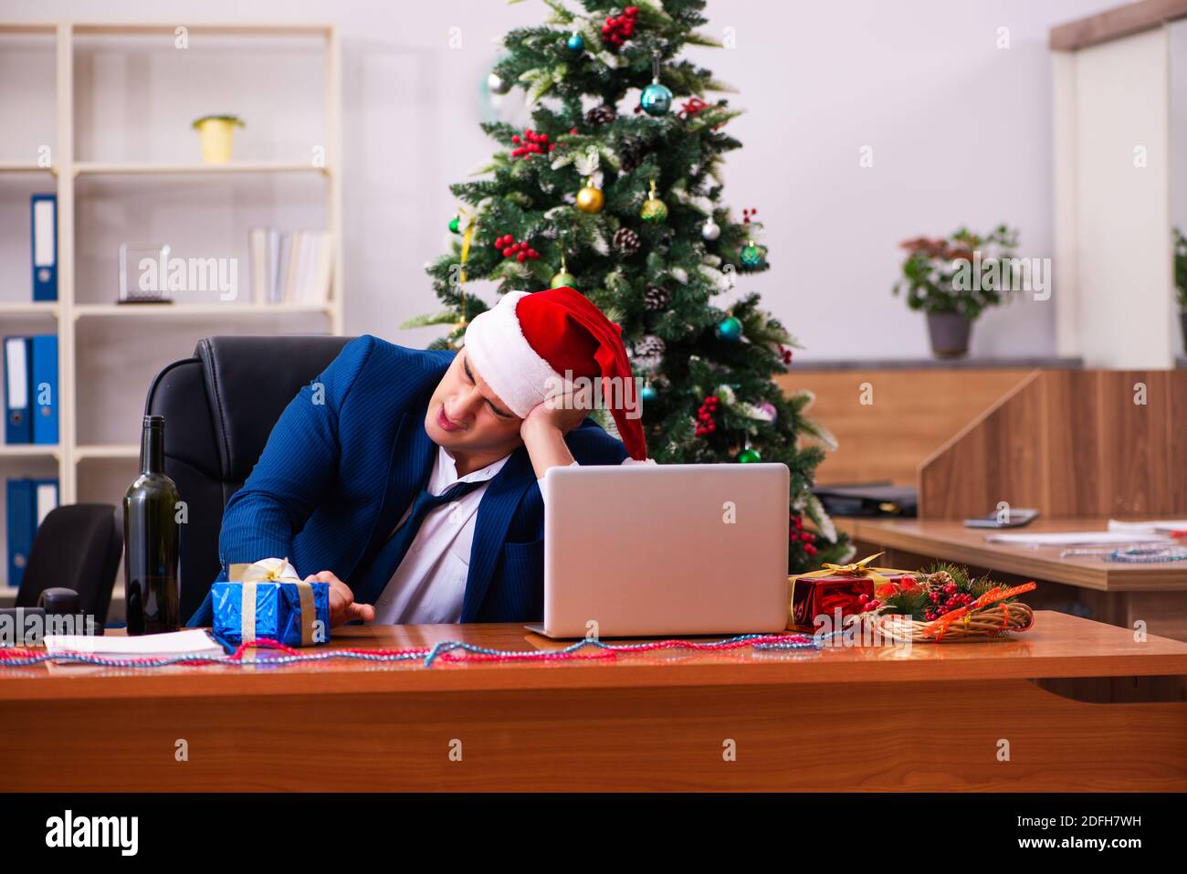 Employee in office during christmas party Stock Photo - Alamy