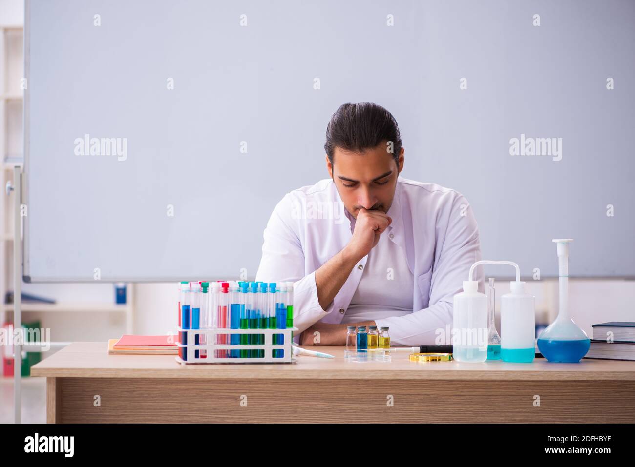 Young chemistry teacher in the classroom Stock Photo - Alamy