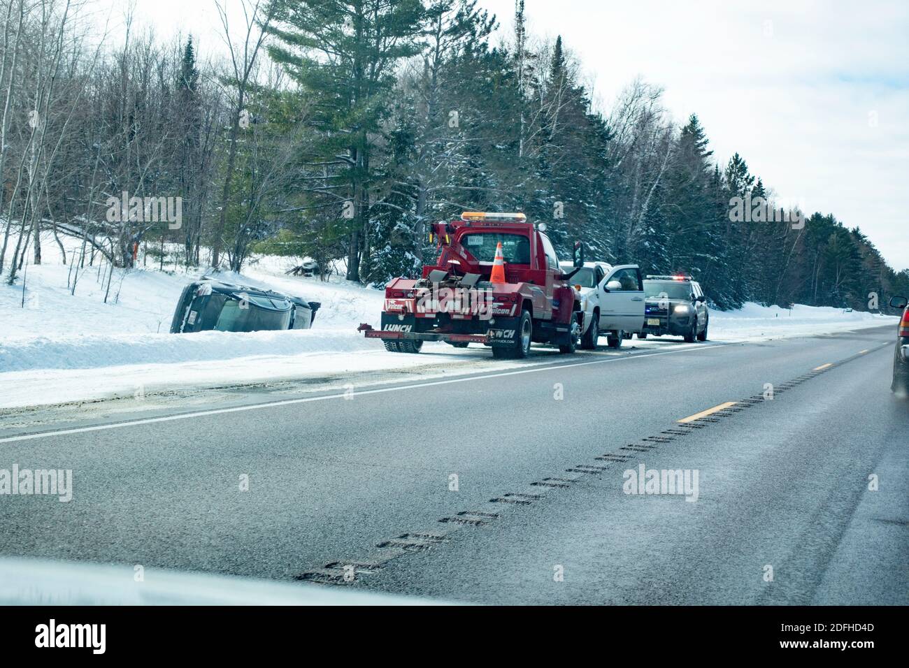 Car in ditch hi-res stock photography and images - Alamy