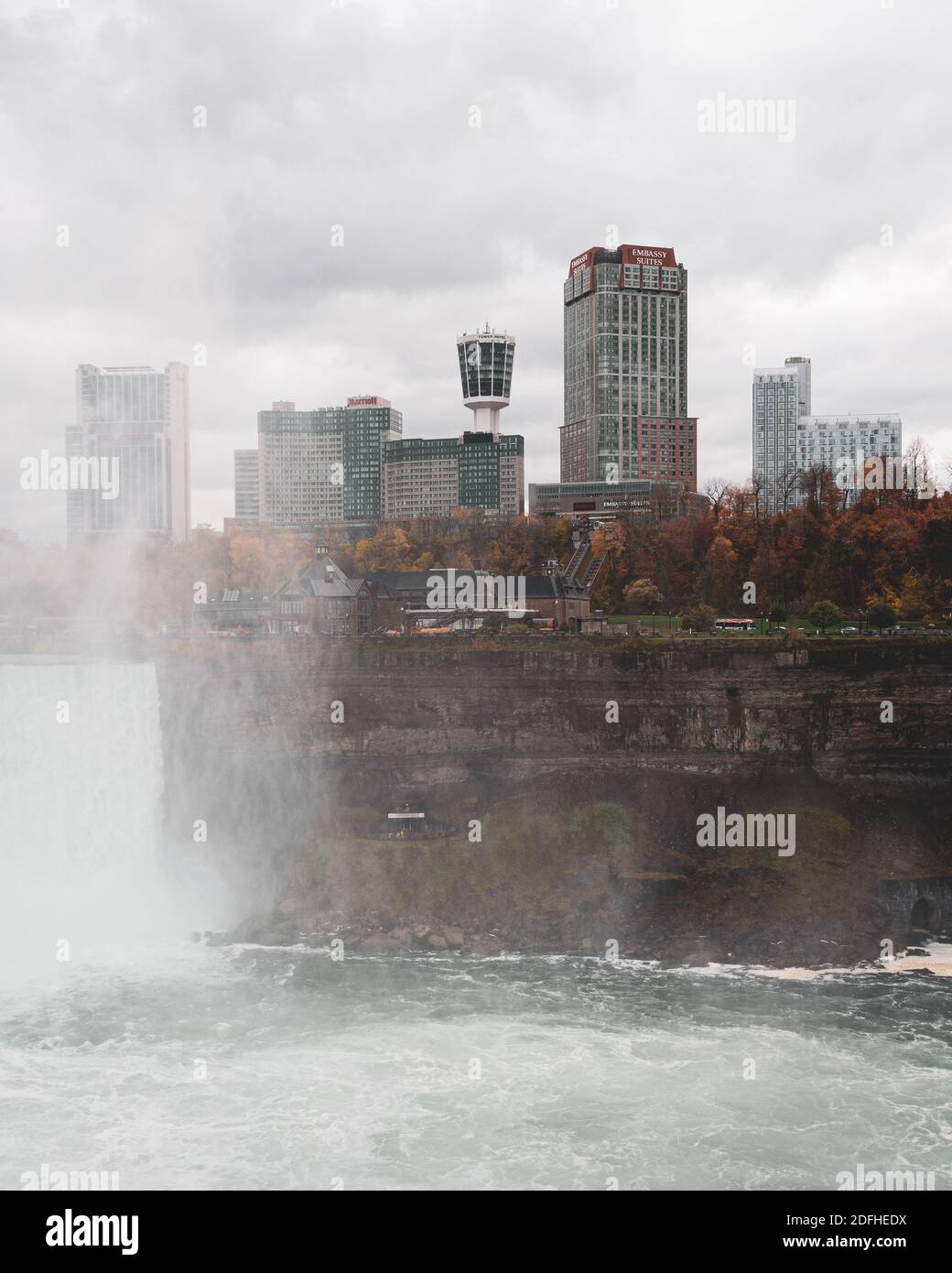 Skyscraper in niagara falls canada hi-res stock photography and images ...