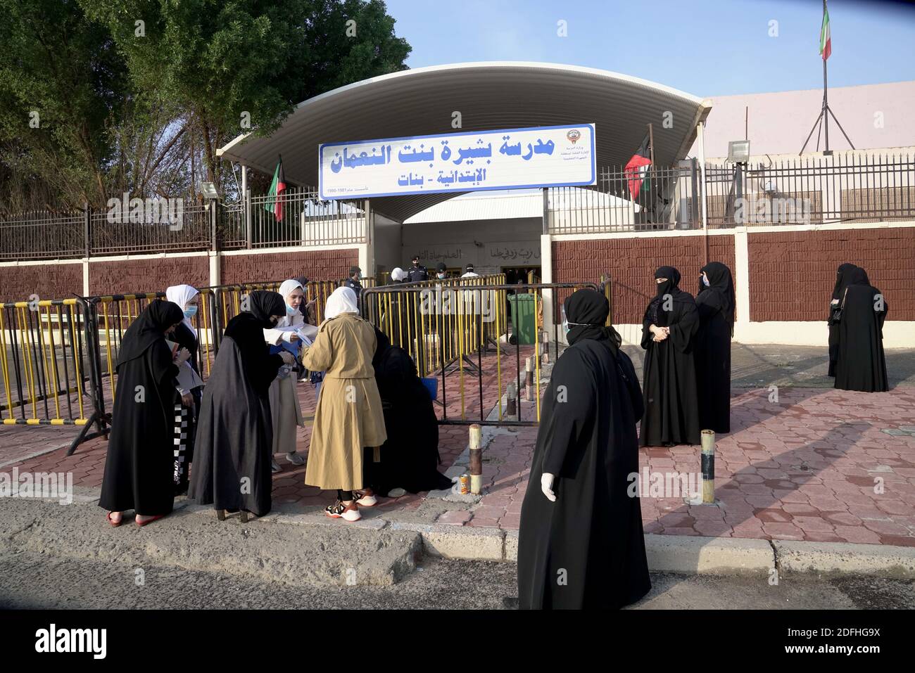 Kuwait city kuwait women in hi-res stock photography and images - Alamy