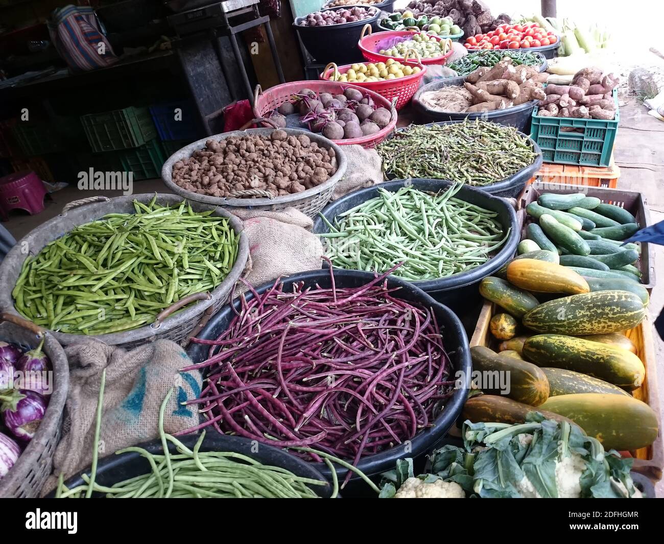 Grocery shop india hi-res stock photography and images - Alamy