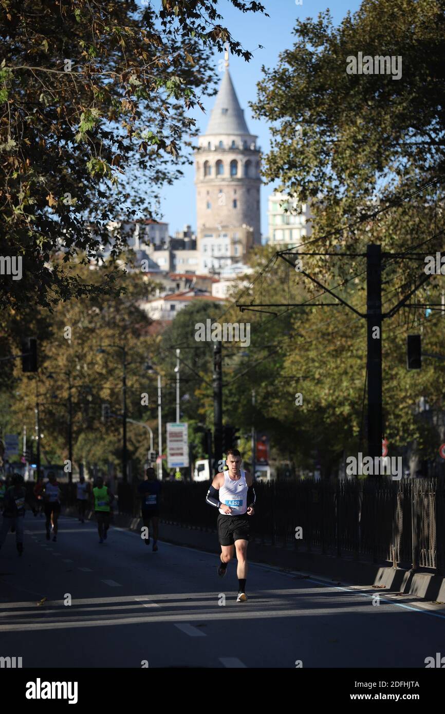 ISTANBUL, TURKEY - NOVEMBER 08, 2020: Undefined athlete running in 42 ...