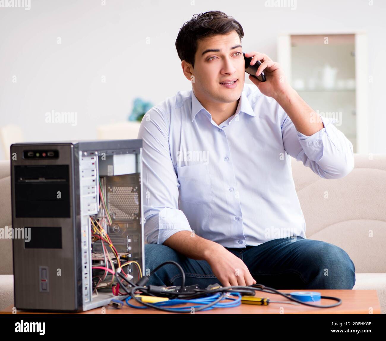 The happy customer resolving his computer problem Stock Photo - Alamy
