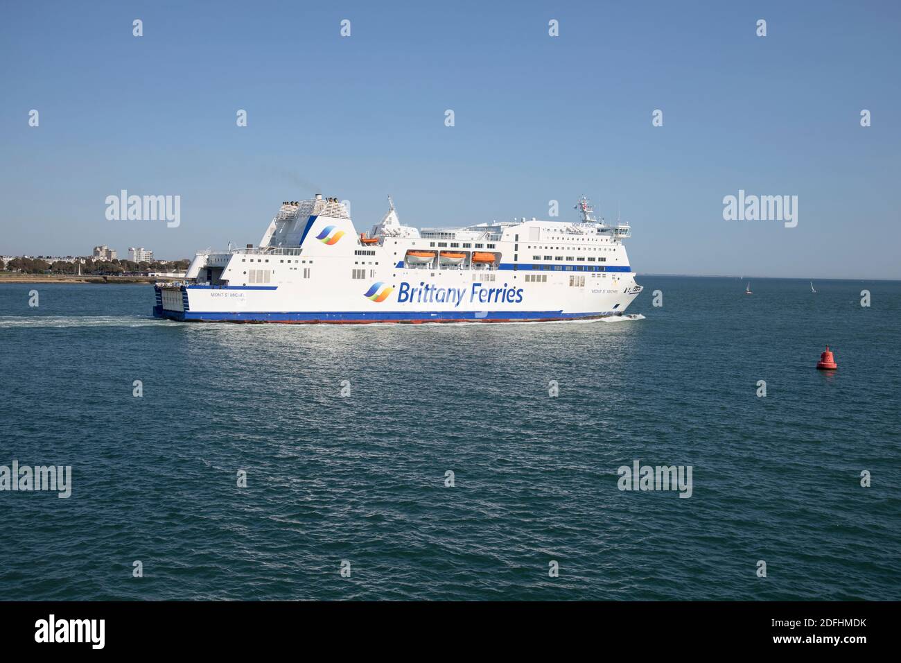 Solent ferries hi-res stock photography and images - Alamy