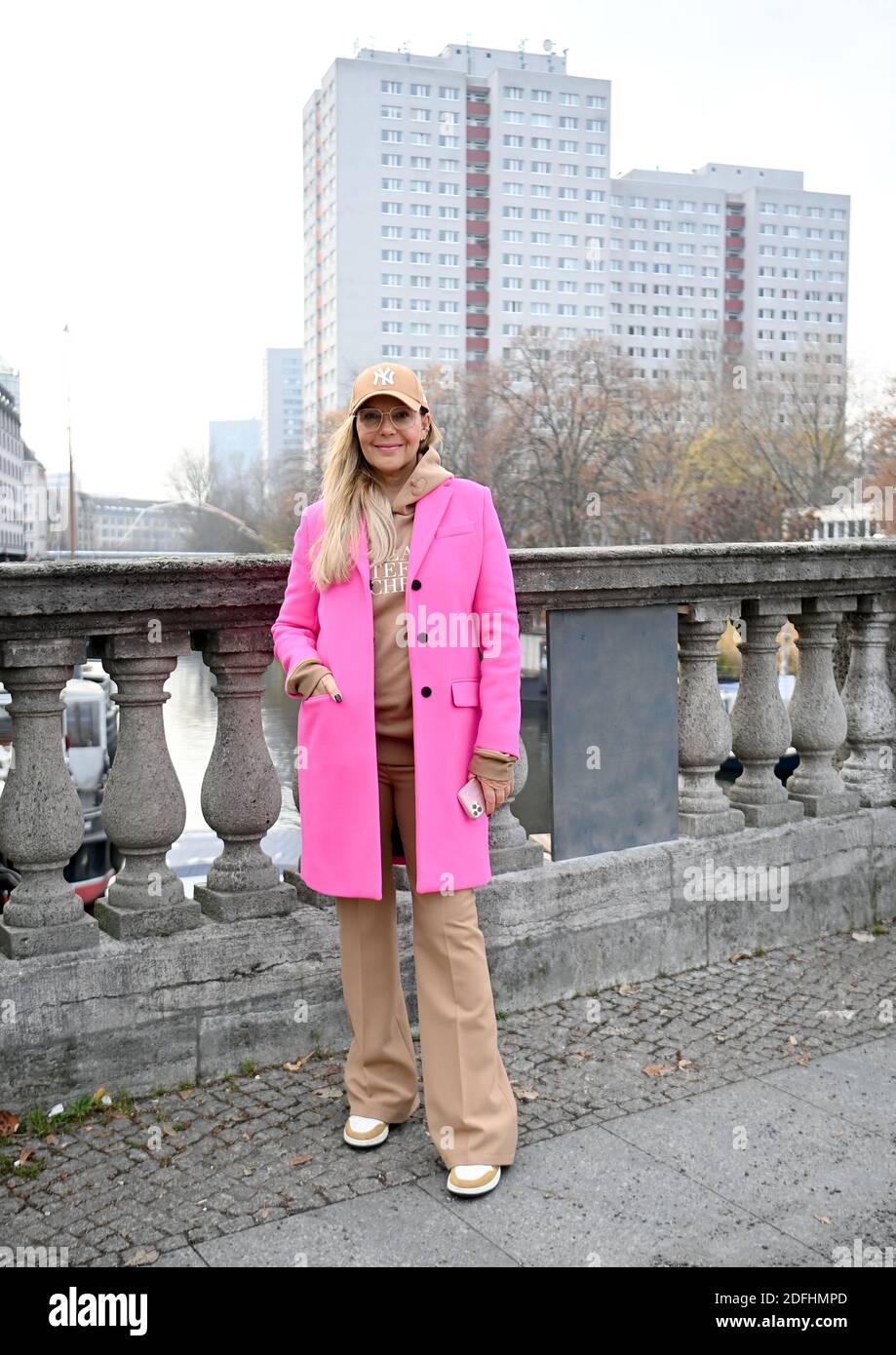 Berlin, Germany. 02nd Dec, 2020. Natascha Ochsenknecht goes for a walk ...