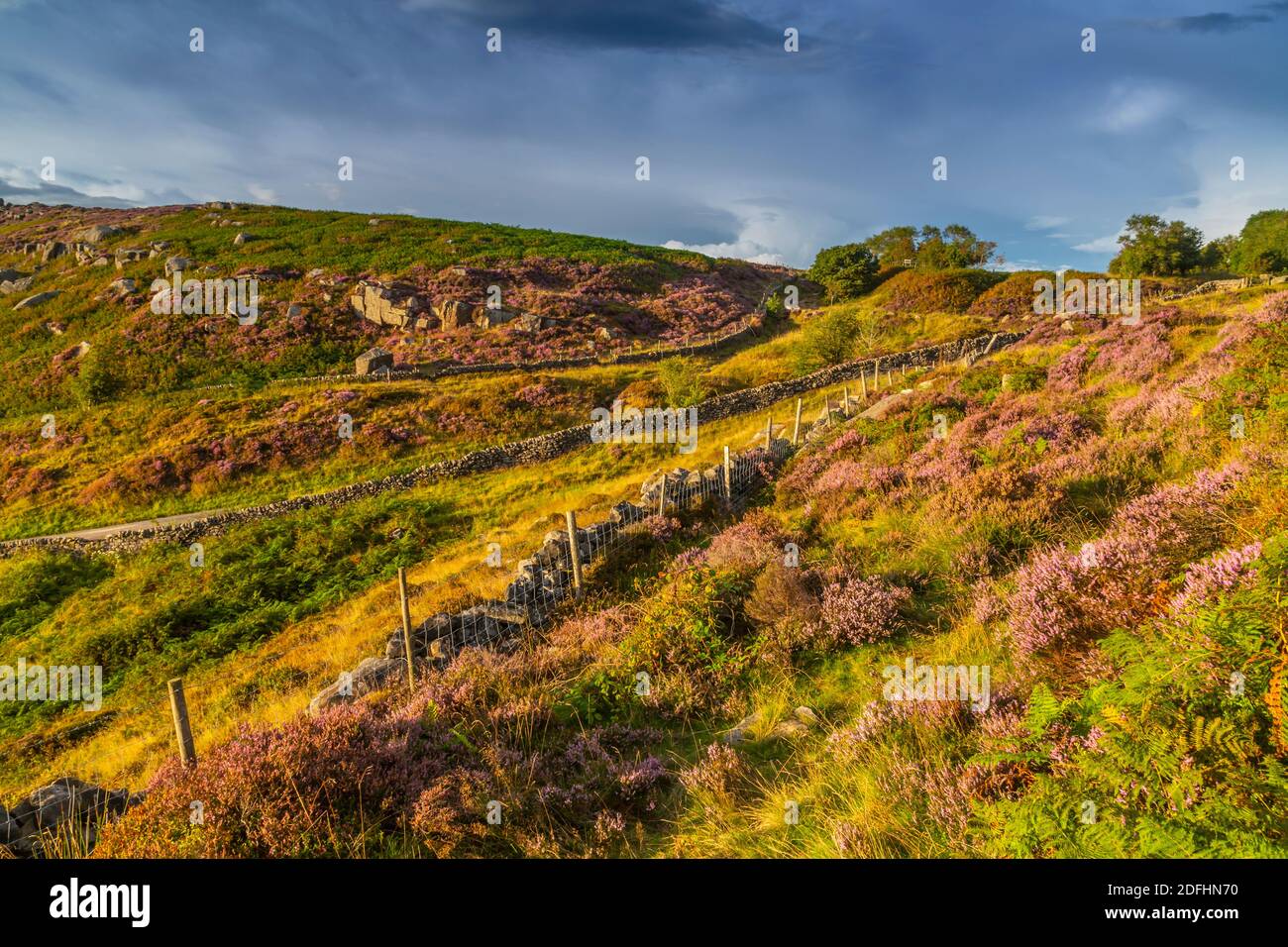 View of Curbar Edge from Baslow Edge, Baslow, Peak District National ...