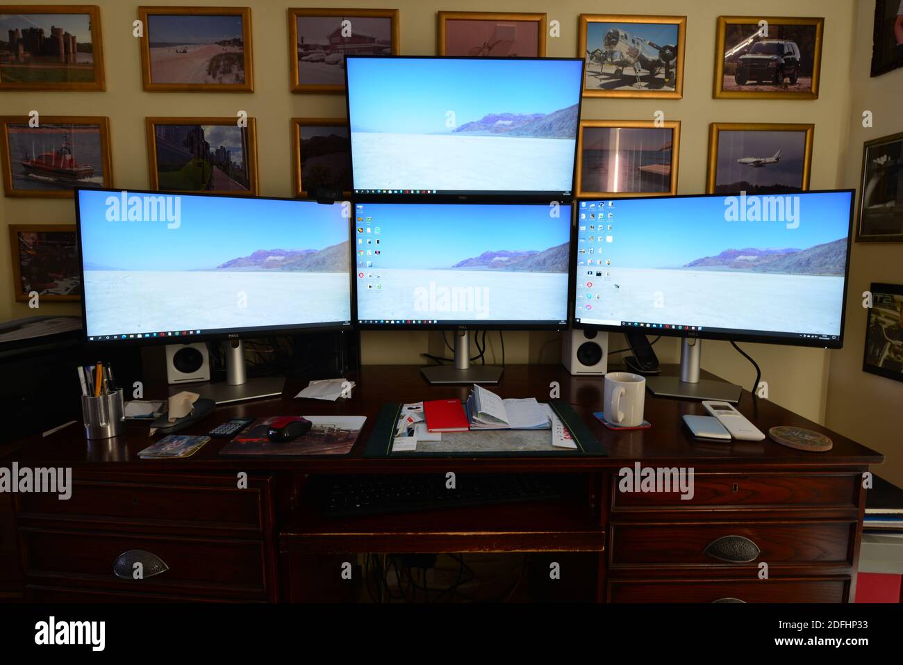 An IT work station office at home Stock Photo - Alamy