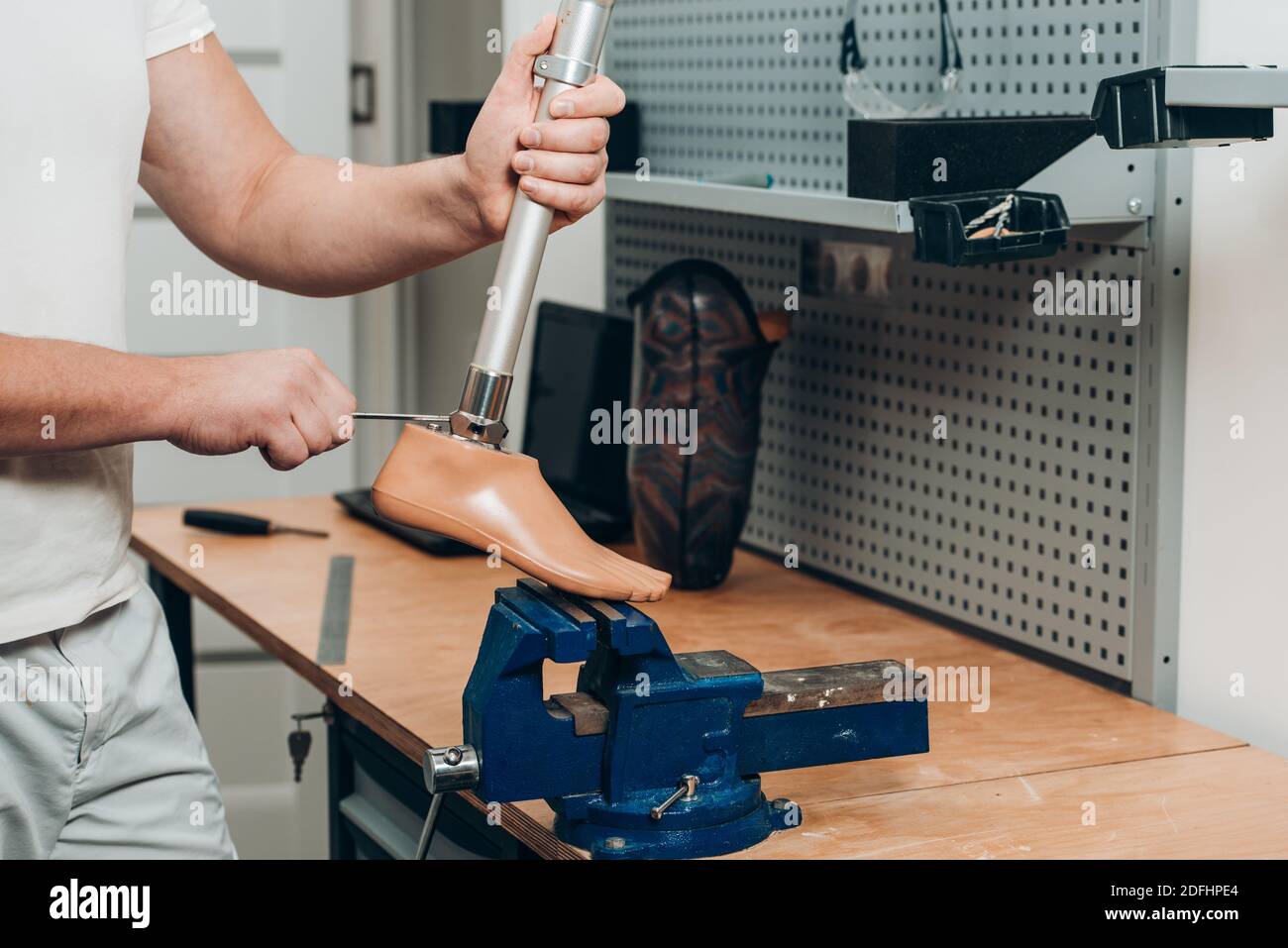 Technician holding prosthetic limb hi-res stock photography and images ...
