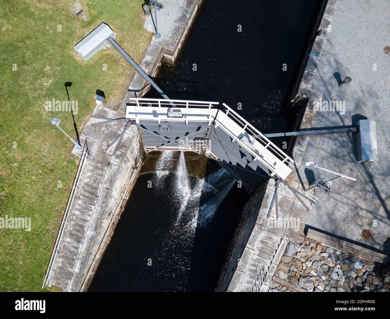 Aerial view canal lock lock hi-res stock photography and images - Alamy