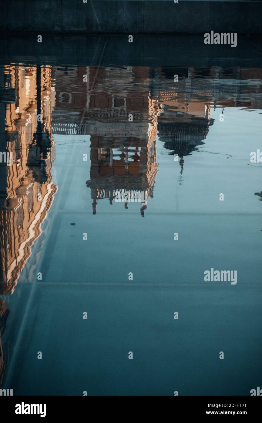 Water reflection exterior wall hi-res stock photography and images - Alamy