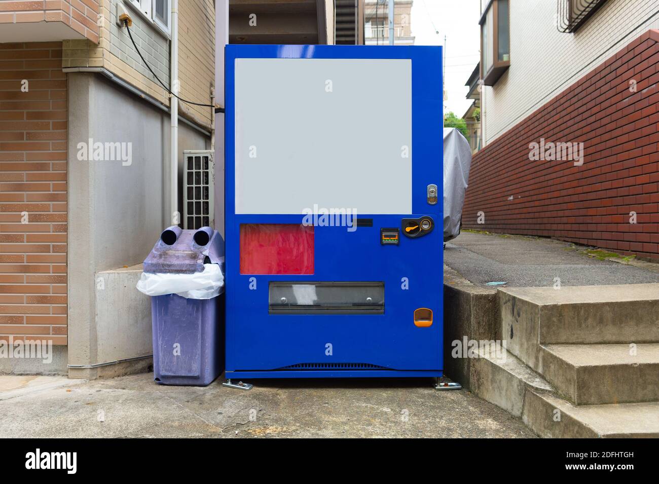 Empty white shelves of standard office vending machine Stock Photo - Alamy