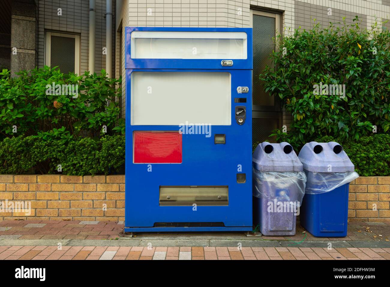 Empty white shelves of standard office vending machine Stock Photo - Alamy