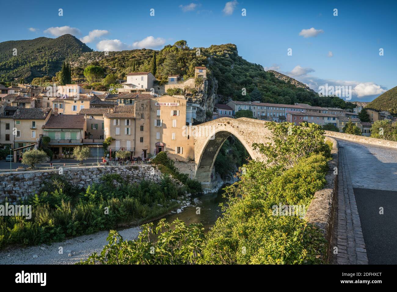 Bridge nyons hi-res stock photography and images - Alamy